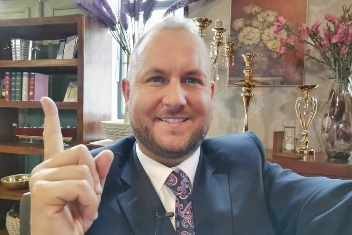 Kontroverzný spevák chce byť primátorom Bratislavy: Jakubec spojil sily ...